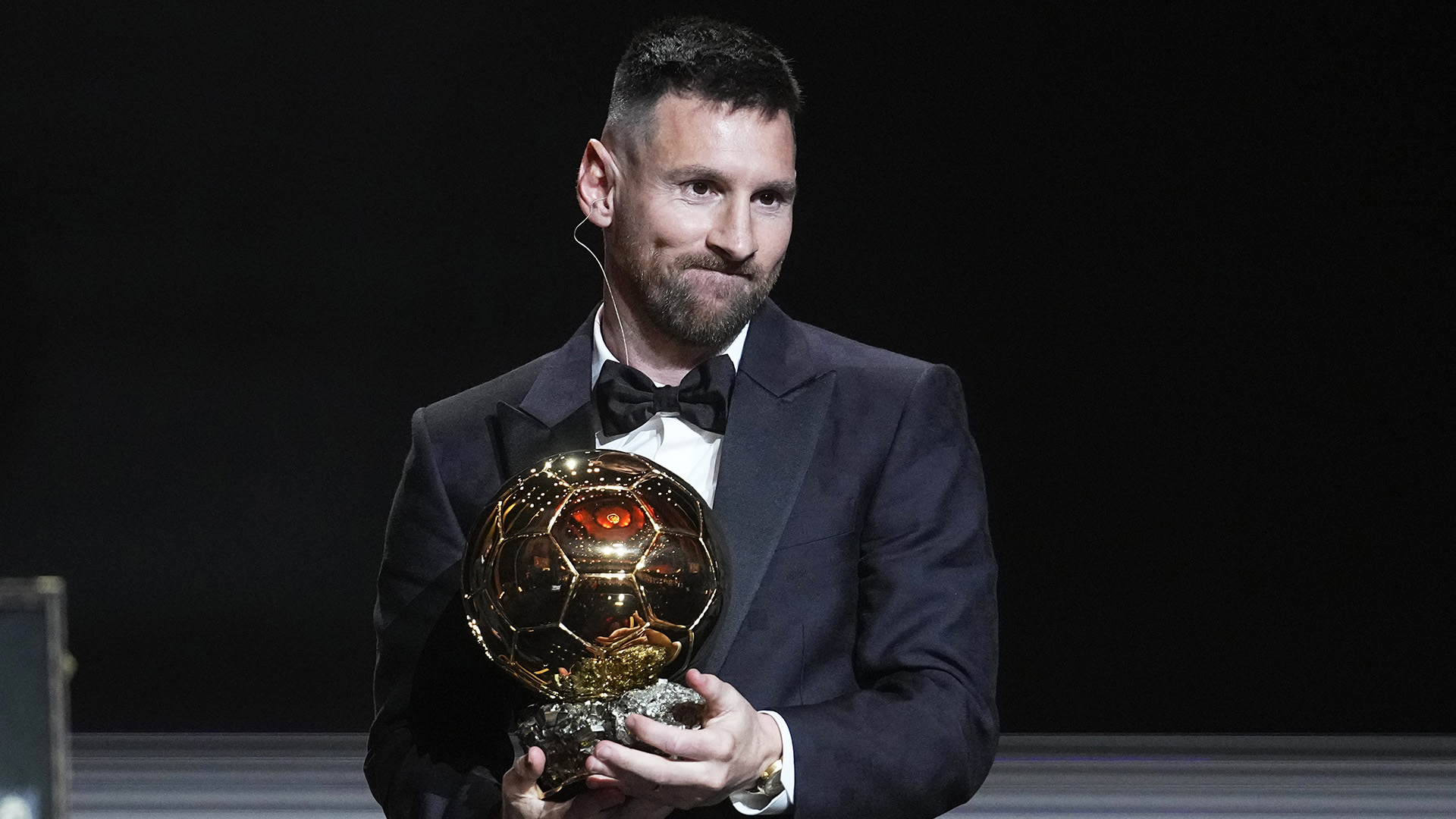 Lionel Messi Met La Main Sur Un 8e Ballon Dor Noovo Info